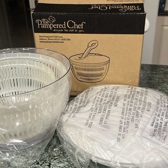 Pampered Chef | Kitchen | Pampered Chef Salad And Berry Spinner New In ...
